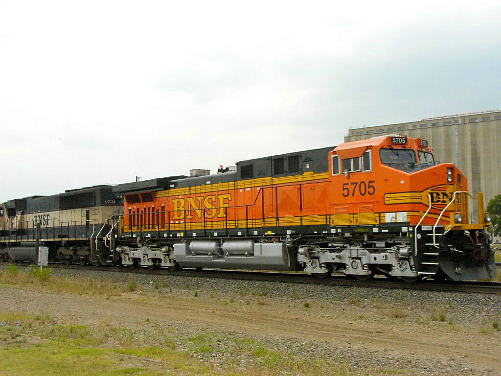 BNSF 5705